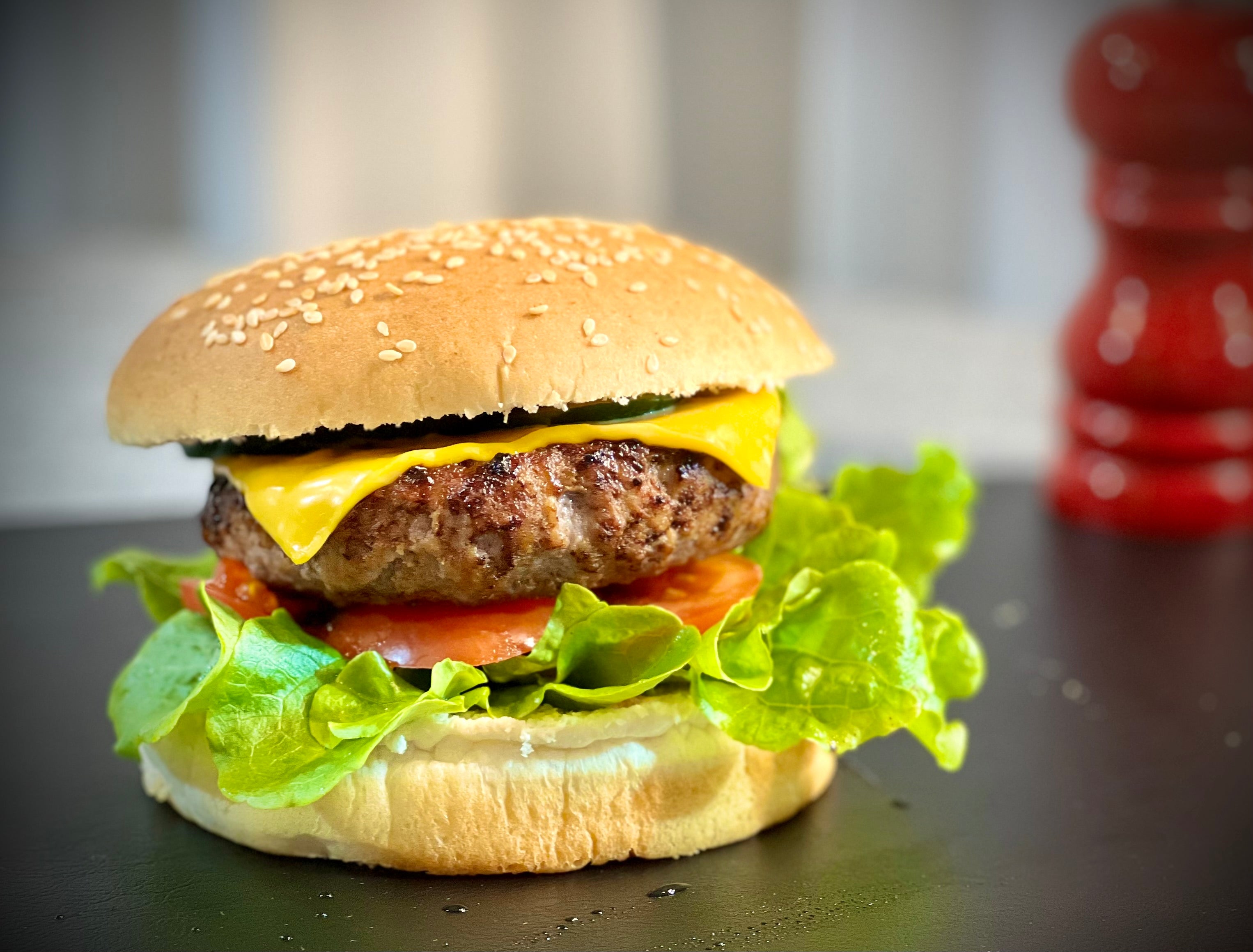 Burgers & Rolls – Mila Kitchen